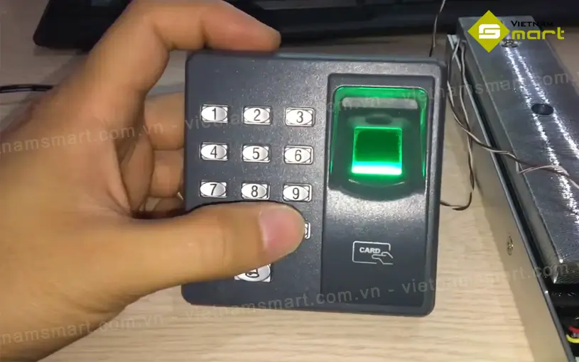 Đầu đọc Vân Tay Và Thẻ Kiểm Soát độc Lập ZKTeco X7 ️