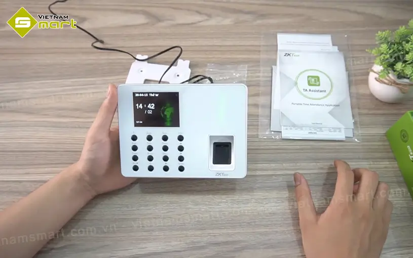 Máy chấm công vân tay không dây ZKTeco WL30 ️