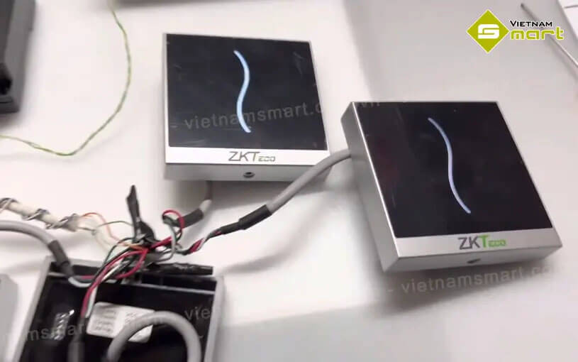 Đầu đọc thẻ cảm ứng ZKTeco ProID20BM - VietnamSmart
